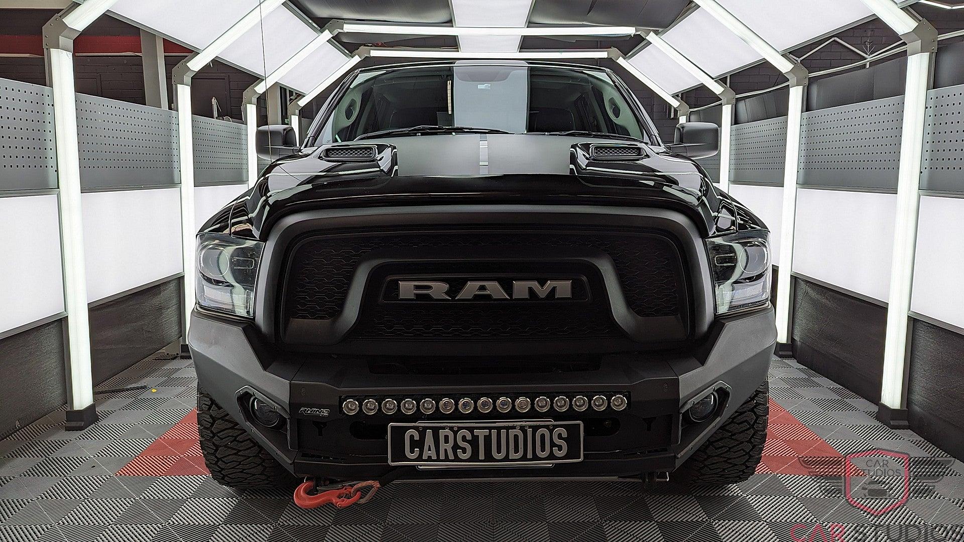 2020 RAM 1500 / Black – Car Studios